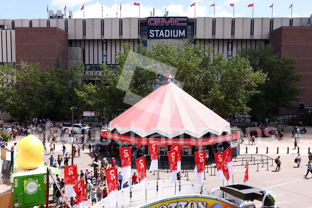 Around the Grounds Image XAXce9unYnBXuhFDDZc52J